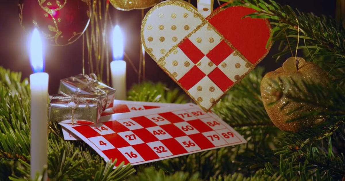 Julebanko med julesang, gløgg, kaffe og æbleskiver